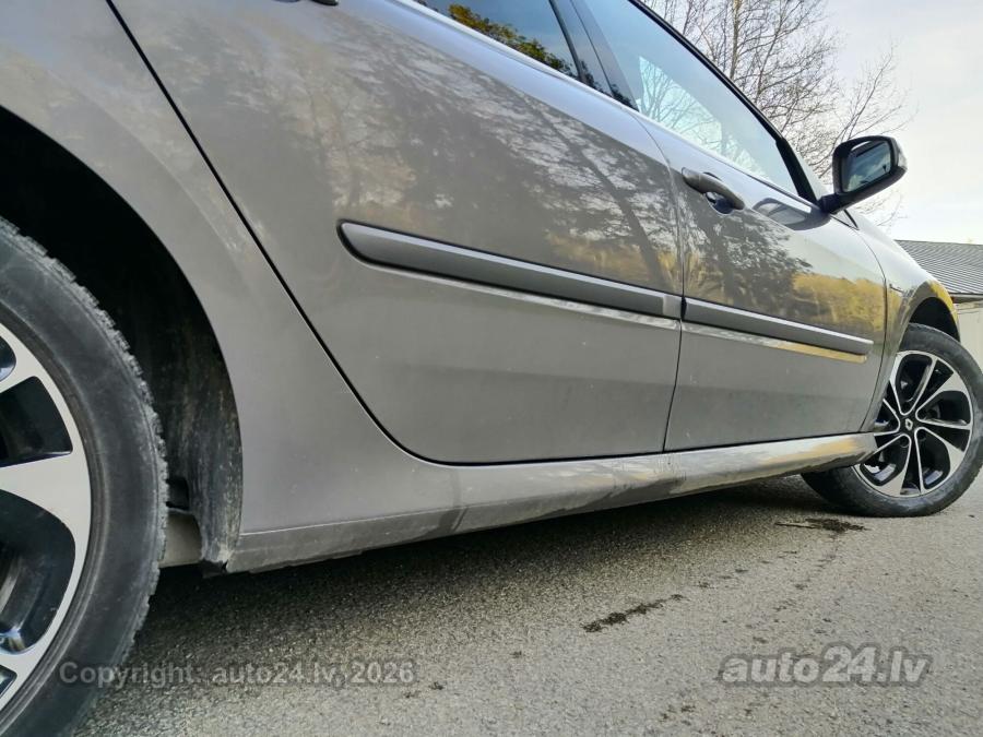 Grey Renault Laguna 2015 in Tallinn, with an engine capacity of 1.50 L and mileage of 198 thousand km for 7500 €, photo 9 on AUTOMOTO.COM.LV