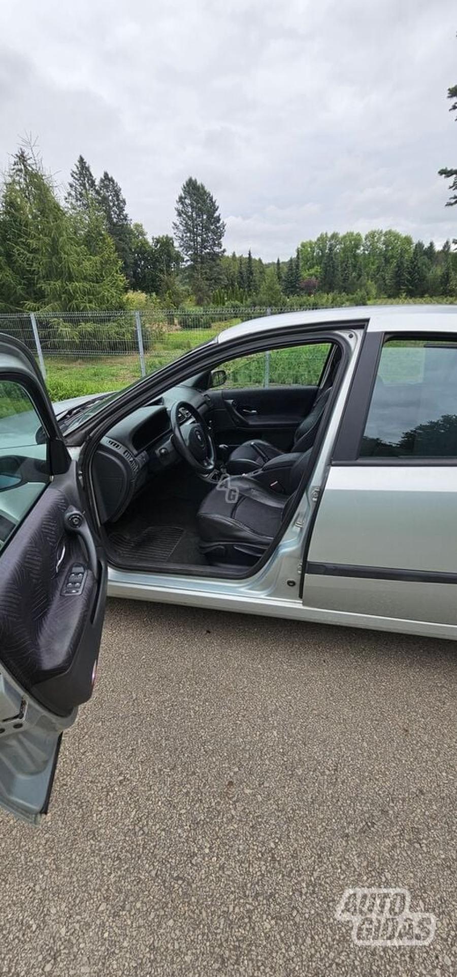 Renault Laguna 2001 Kauņa, ar dzinēja tilpumu 1.80 L un nobraukumu 307 tūkst. km par 500 €, foto 3 vietnē AUTOMOTO.COM.LV