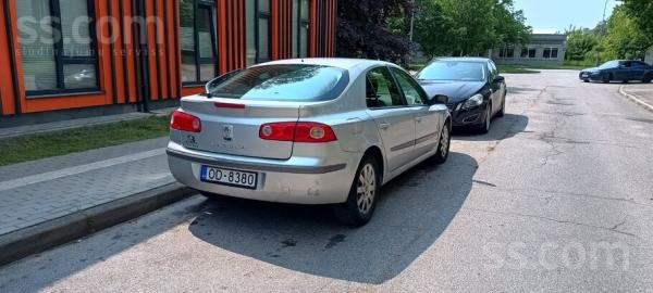 Renault Laguna 2005 Rīga, ar dzinēja tilpumu 2.00 L un nobraukumu 285 tūkst. km par 1000 €, foto 4 vietnē AUTOMOTO.COM.LV