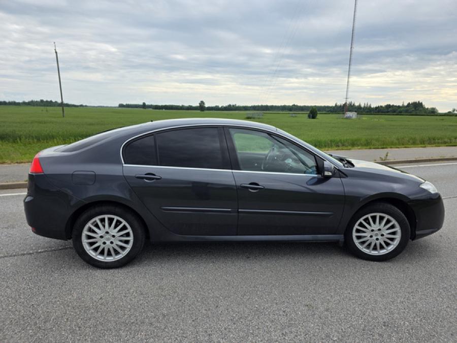 Renault Laguna 2009 in Viljandi, with an engine capacity of 2.00 L and mileage of 170 thousand km for 3200 €, photo 7 on AUTOMOTO.COM.LV