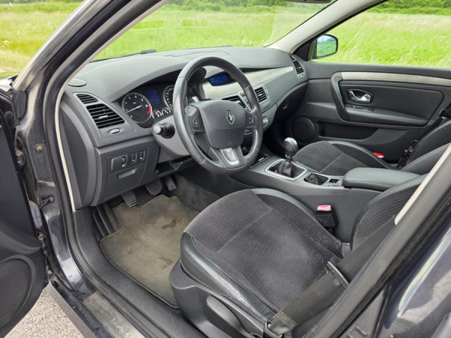 Renault Laguna 2009 in Viljandi, with an engine capacity of 2.00 L and mileage of 170 thousand km for 3200 €, photo 13 on AUTOMOTO.COM.LV