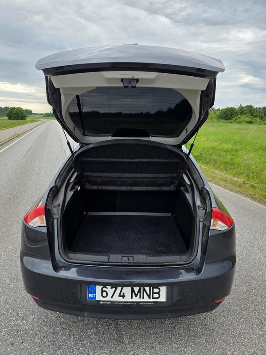 Renault Laguna 2009 in Viljandi, with an engine capacity of 2.00 L and mileage of 170 thousand km for 3200 €, photo 23 on AUTOMOTO.COM.LV