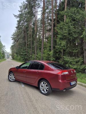 Red Renault Laguna 2008 in Daugavpils, with an engine capacity of 2.00 L and mileage of 322 thousand km for 1550 €, photo 4 on AUTOMOTO.COM.LV