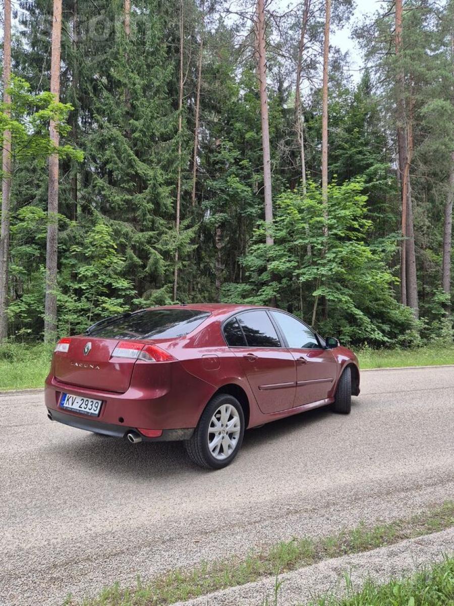 Red Renault Laguna 2008 in Daugavpils, with an engine capacity of 2.00 L and mileage of 322 thousand km for 1550 €, photo 5 on AUTOMOTO.COM.LV
