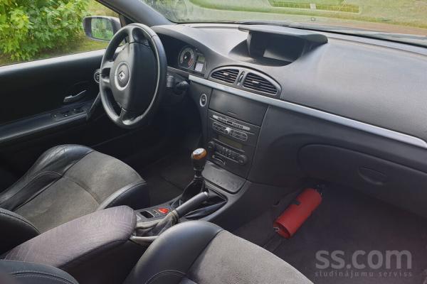 Red Renault Laguna 2005 in Talsi, with an engine capacity of 1.90 L and mileage of 378 thousand km for 750 €, photo 6 on AUTOMOTO.COM.LV
