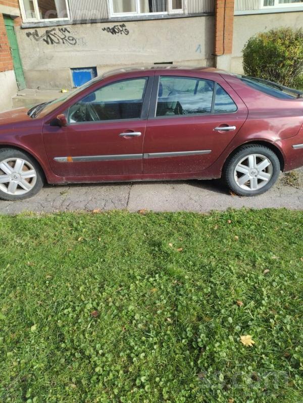 Red Renault Laguna 2004 in Riga, with an engine capacity of 2.00 L and mileage of 236 thousand km for 1100 €, photo 5 on AUTOMOTO.COM.LV