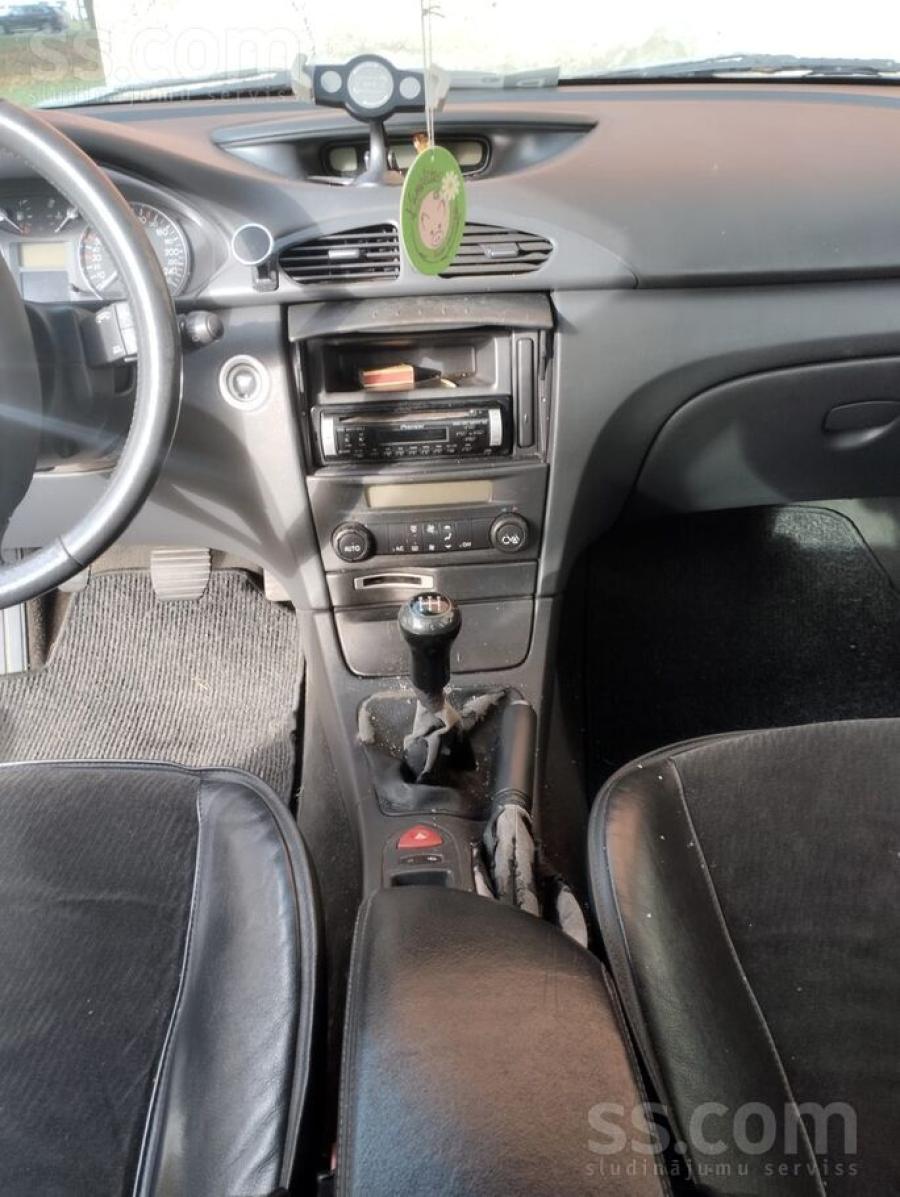 Red Renault Laguna 2004 in Riga, with an engine capacity of 2.00 L and mileage of 236 thousand km for 1100 €, photo 10 on AUTOMOTO.COM.LV
