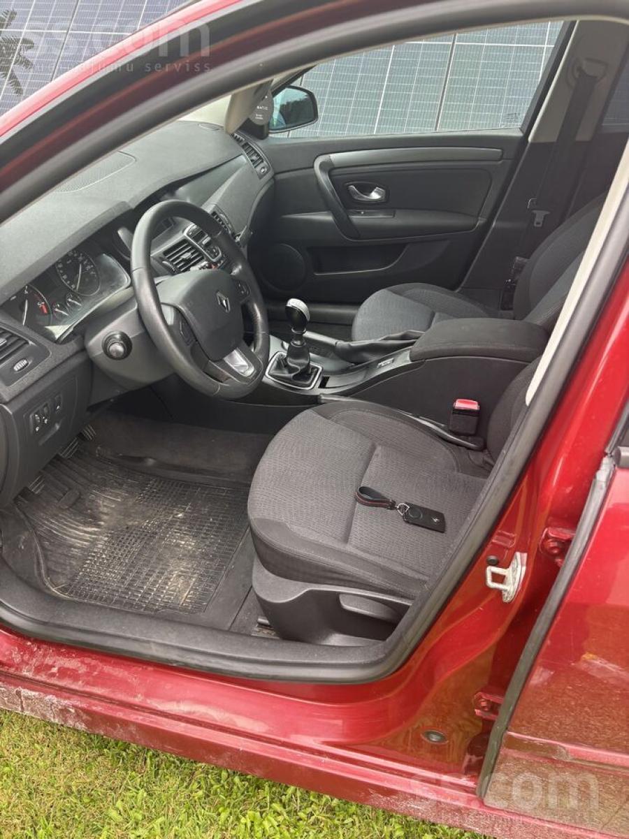 Sarkans Renault Laguna 2008 Rīga, ar dzinēja tilpumu 2.00 L un nobraukumu 337 tūkst. km par 1650 €, foto 5 vietnē AUTOMOTO.COM.LV