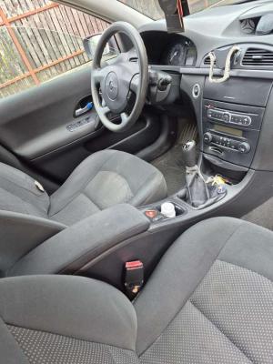 Sarkans Renault Laguna 2007 Šauļi, ar dzinēja tilpumu 1.99 L un nobraukumu 261 tūkst. km par 1000 €, foto 12 vietnē AUTOMOTO.COM.LV