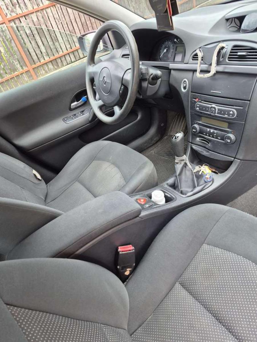 Sarkans Renault Laguna 2007 Šauļi, ar dzinēja tilpumu 1.99 L un nobraukumu 261 tūkst. km par 1000 €, foto 12 vietnē AUTOMOTO.COM.LV