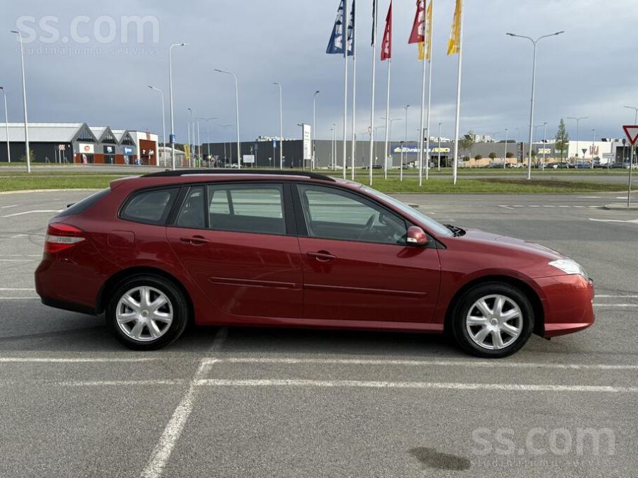 Red Renault Laguna 2009 in Riga, with an engine capacity of 1.50 L and mileage of 127 thousand km for 5150 €, photo 5 on AUTOMOTO.COM.LV