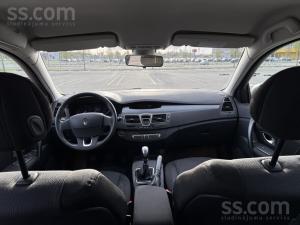 Red Renault Laguna 2009 in Riga, with an engine capacity of 1.50 L and mileage of 127 thousand km for 5150 €, photo 8 on AUTOMOTO.COM.LV