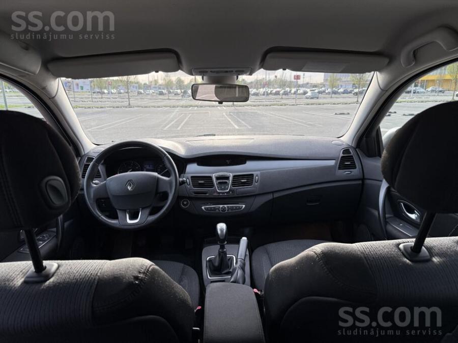 Red Renault Laguna 2009 in Riga, with an engine capacity of 1.50 L and mileage of 127 thousand km for 5150 €, photo 8 on AUTOMOTO.COM.LV