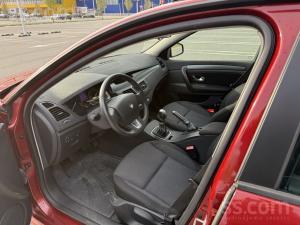 Red Renault Laguna 2009 in Riga, with an engine capacity of 1.50 L and mileage of 127 thousand km for 5150 €, photo 9 on AUTOMOTO.COM.LV