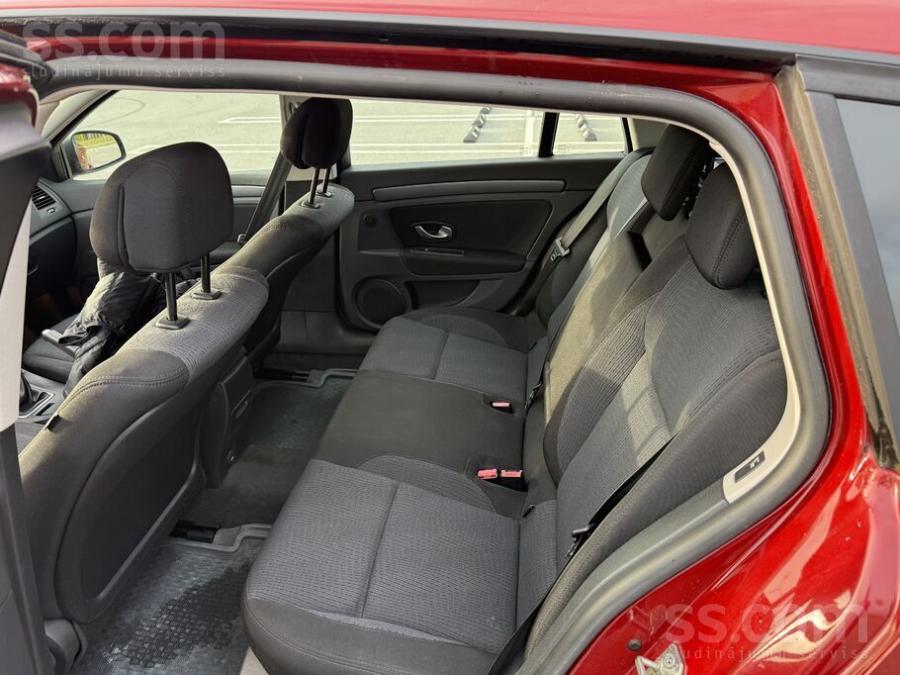 Red Renault Laguna 2009 in Riga, with an engine capacity of 1.50 L and mileage of 127 thousand km for 5150 €, photo 10 on AUTOMOTO.COM.LV