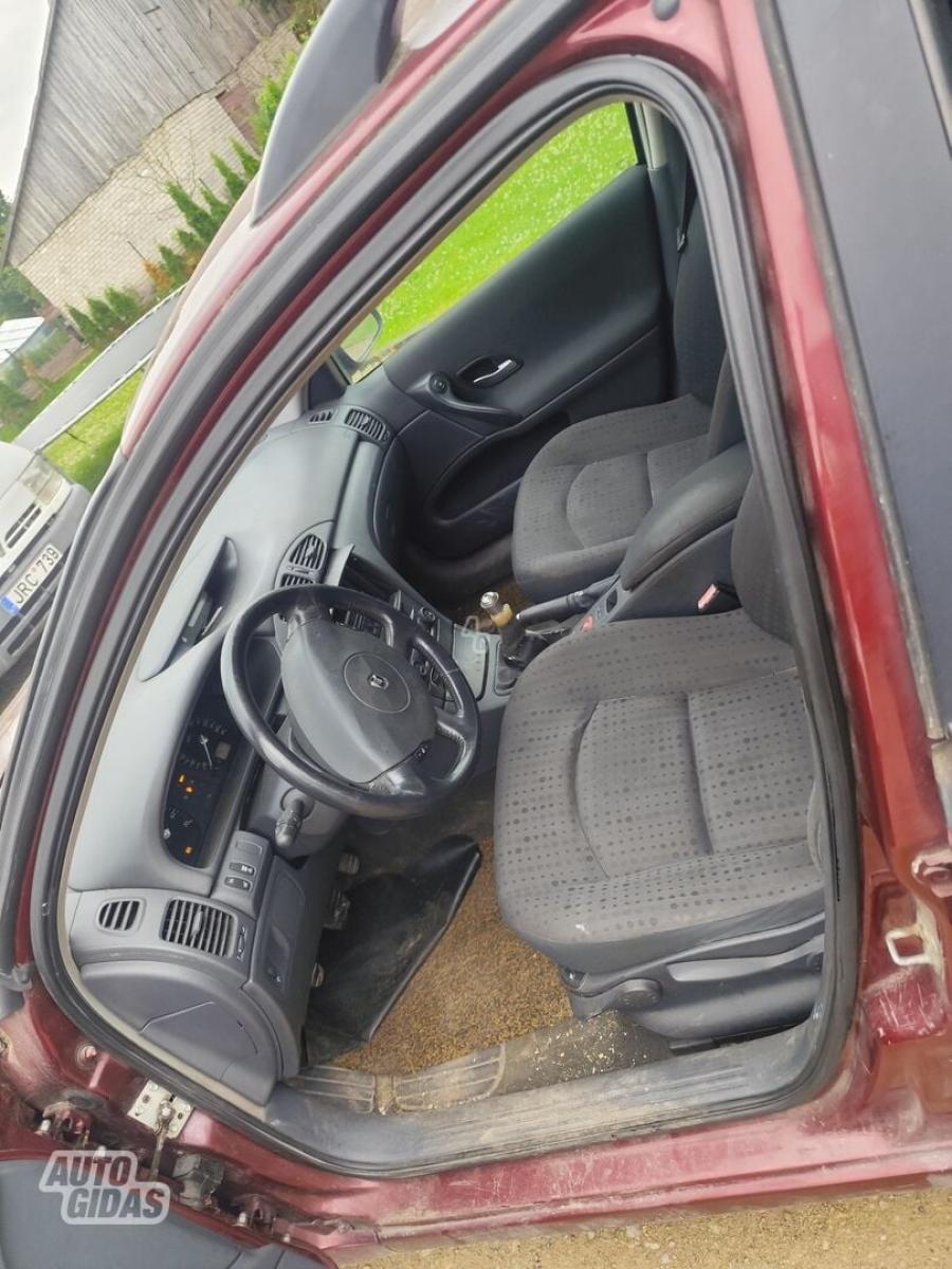 Renault Laguna 2004 Mažeikiai, ar dzinēja tilpumu 1.80 L un nobraukumu 300 tūkst. km par 325 €, foto 6 vietnē AUTOMOTO.COM.LV
