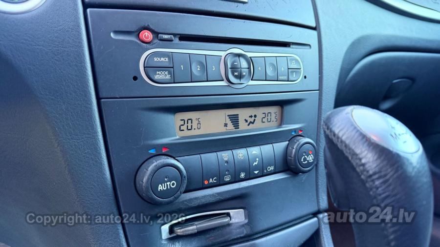 Renault Laguna 2007 Tallina, ar dzinēja tilpumu 2.00 L un nobraukumu 273 tūkst. km par 1999 €, foto 20 vietnē AUTOMOTO.COM.LV