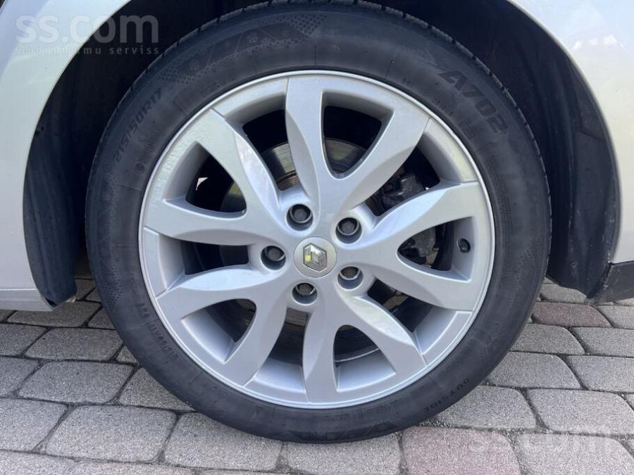 Renault Laguna 2009 in Riga, with an engine capacity of 2.00 L and mileage of 381 thousand km for 1900 €, photo 14 on AUTOMOTO.COM.LV