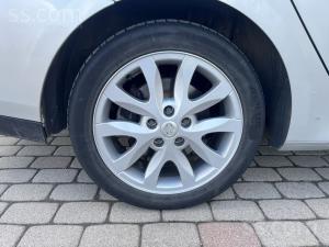 Renault Laguna 2009 in Riga, with an engine capacity of 2.00 L and mileage of 381 thousand km for 1900 €, photo 15 on AUTOMOTO.COM.LV