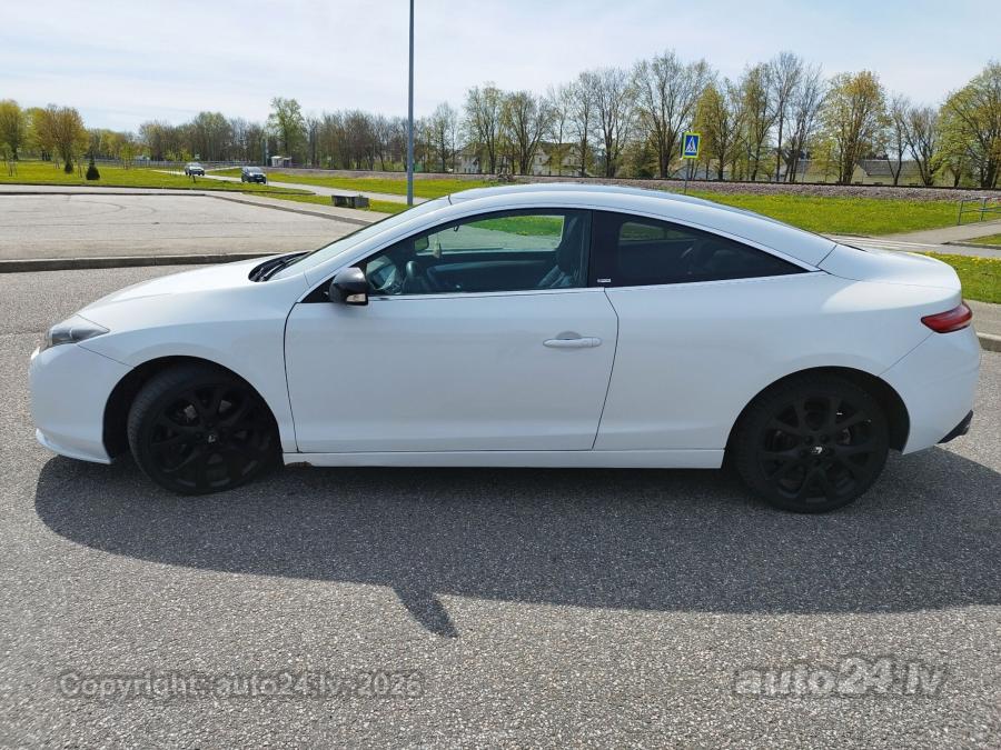 White Renault Laguna 2011 in Tallinn, with an engine capacity of 3.00 L and mileage of 340 thousand km for 4999 €, photo 4 on AUTOMOTO.COM.LV