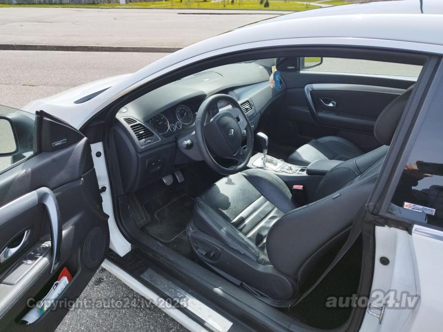 White Renault Laguna 2011 in Tallinn, with an engine capacity of 3.00 L and mileage of 340 thousand km for 4999 €, photo 6 on AUTOMOTO.COM.LV