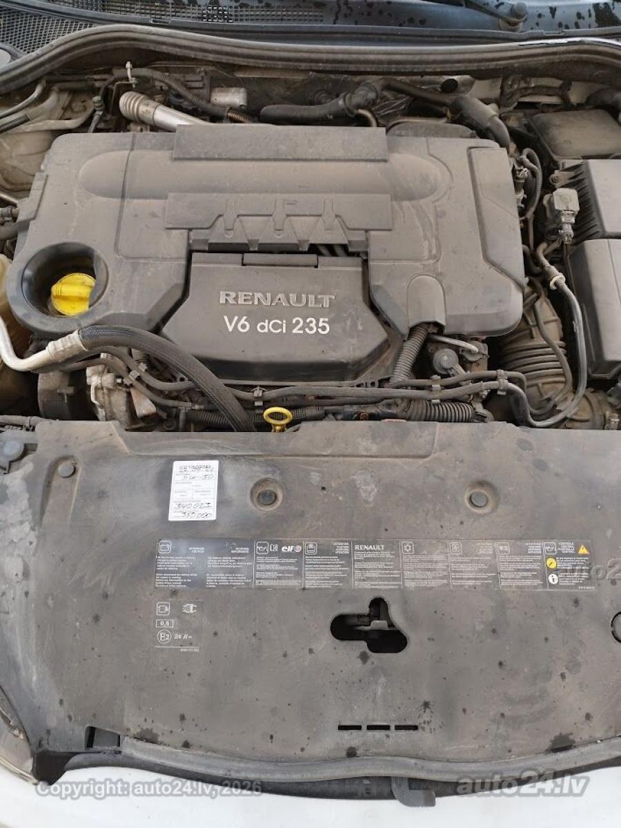 White Renault Laguna 2011 in Tallinn, with an engine capacity of 3.00 L and mileage of 340 thousand km for 4999 €, photo 8 on AUTOMOTO.COM.LV