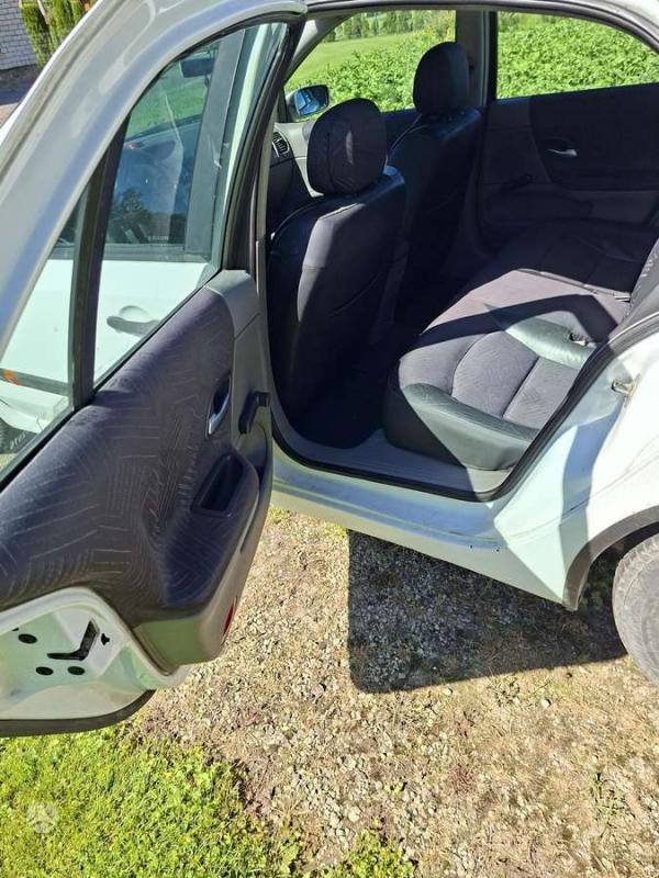 Balts Renault Laguna 2002 Joniškis, ar dzinēja tilpumu 1.87 L un nobraukumu 388 tūkst. km par 700 €, foto 6 vietnē AUTOMOTO.COM.LV