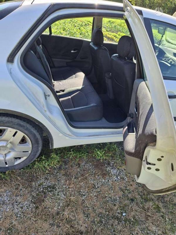 Balts Renault Laguna 2002 Joniškis, ar dzinēja tilpumu 1.87 L un nobraukumu 388 tūkst. km par 700 €, foto 7 vietnē AUTOMOTO.COM.LV