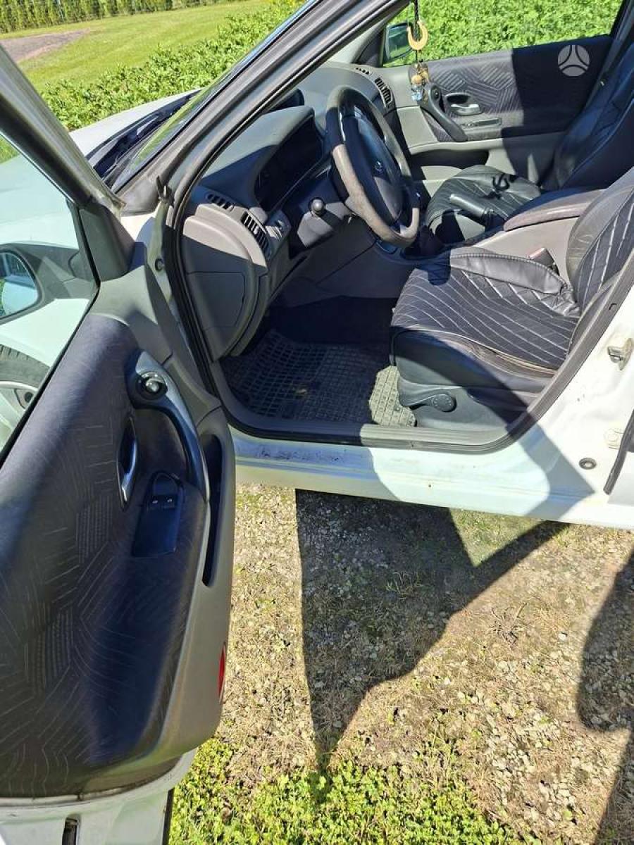 Balts Renault Laguna 2002 Joniškis, ar dzinēja tilpumu 1.87 L un nobraukumu 388 tūkst. km par 700 €, foto 9 vietnē AUTOMOTO.COM.LV
