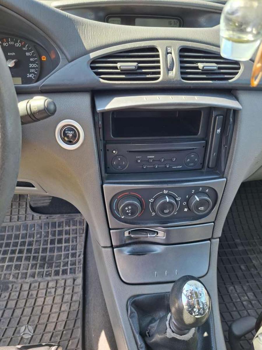Balts Renault Laguna 2002 Joniškis, ar dzinēja tilpumu 1.87 L un nobraukumu 388 tūkst. km par 700 €, foto 14 vietnē AUTOMOTO.COM.LV