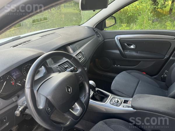 White Renault Laguna 2010 in Riga, with an engine capacity of 1.50 L and mileage of 256 thousand km for 1750 €, photo 6 on AUTOMOTO.COM.LV