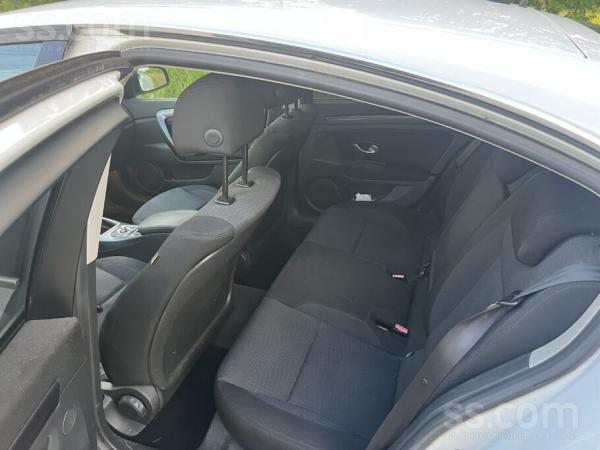 White Renault Laguna 2010 in Riga, with an engine capacity of 1.50 L and mileage of 256 thousand km for 1750 €, photo 7 on AUTOMOTO.COM.LV