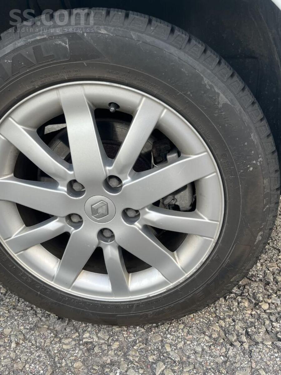 Balts Renault Laguna 2010 Rīga, ar dzinēja tilpumu 1.50 L un nobraukumu 256 tūkst. km par 1750 €, foto 9 vietnē AUTOMOTO.COM.LV