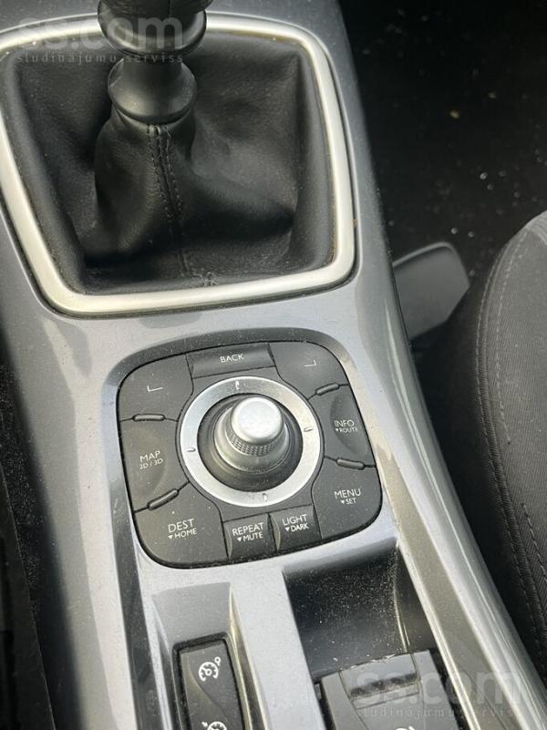 White Renault Laguna 2010 in Riga, with an engine capacity of 1.50 L and mileage of 256 thousand km for 1750 €, photo 10 on AUTOMOTO.COM.LV