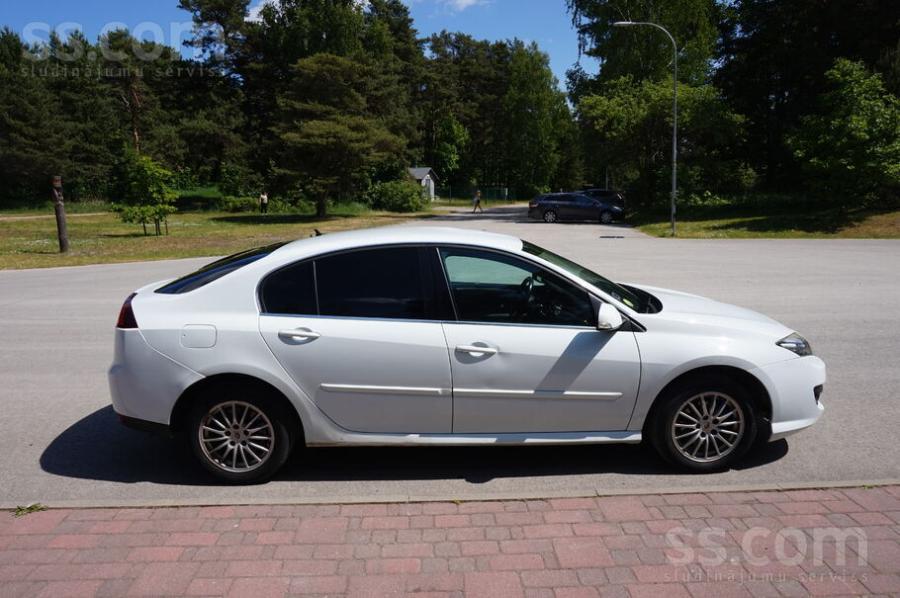 White Renault Laguna 2011 in Jurmala, with an engine capacity of 1.50 L and mileage of 245 thousand km for 3995 €, photo 6 on AUTOMOTO.COM.LV