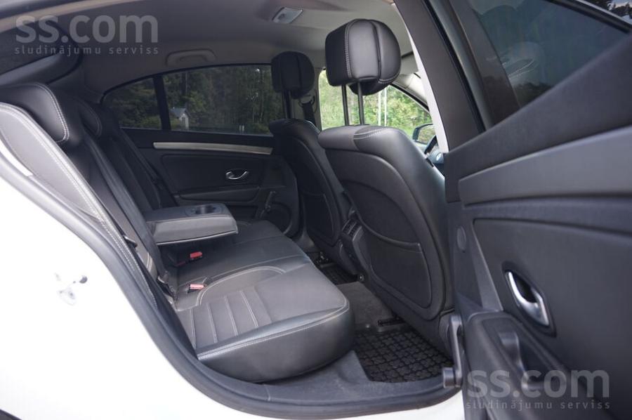 White Renault Laguna 2011 in Jurmala, with an engine capacity of 1.50 L and mileage of 245 thousand km for 3995 €, photo 18 on AUTOMOTO.COM.LV
