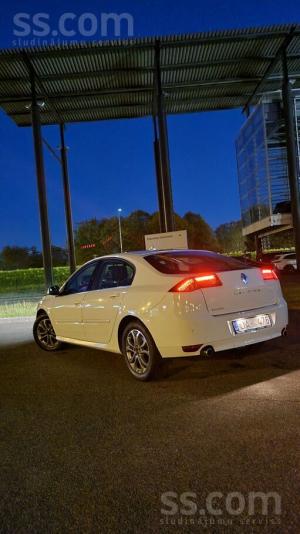 White Renault Laguna 2012 in Riga, with an engine capacity of 2.00 L and mileage of 296 thousand km for 3500 €, photo  on AUTOMOTO.COM.LV