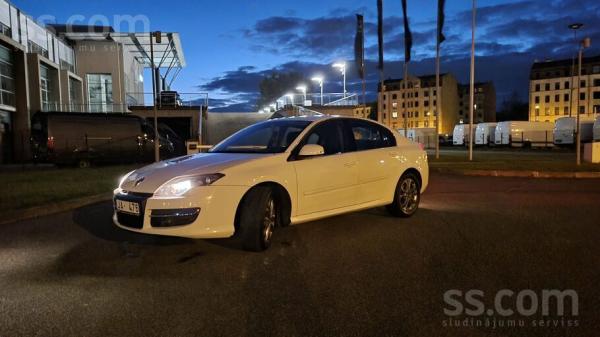 White Renault Laguna 2012 in Riga, with an engine capacity of 2.00 L and mileage of 296 thousand km for 3500 €, photo 2 on AUTOMOTO.COM.LV