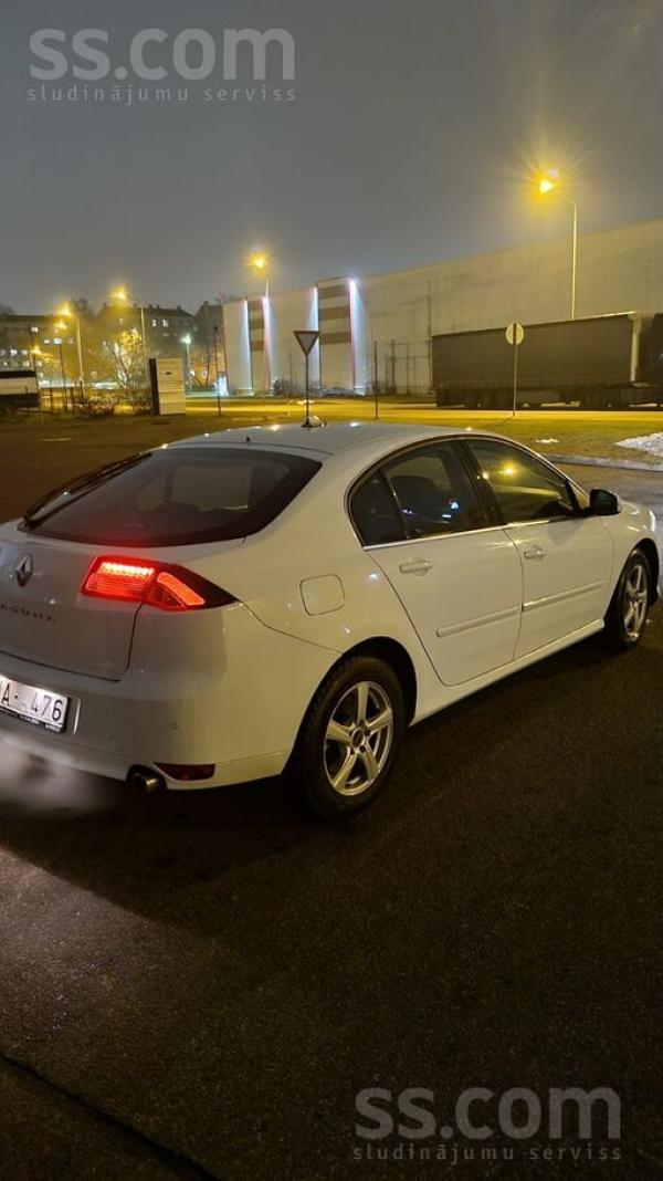 White Renault Laguna 2012 in Riga, with an engine capacity of 2.00 L and mileage of 296 thousand km for 3500 €, photo 5 on AUTOMOTO.COM.LV
