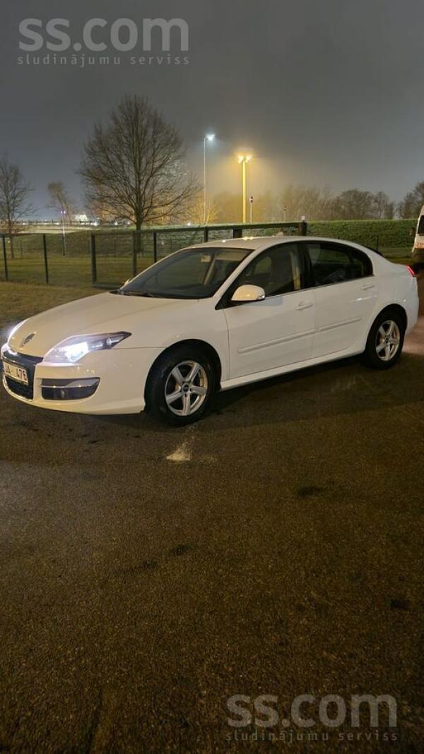 White Renault Laguna 2012 in Riga, with an engine capacity of 2.00 L and mileage of 296 thousand km for 3500 €, photo 6 on AUTOMOTO.COM.LV