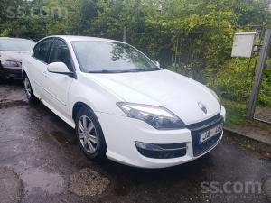 White Renault Laguna 2012 in Riga, with an engine capacity of 2.00 L and mileage of 280 thousand km for 1325 €, photo 4 on AUTOMOTO.COM.LV