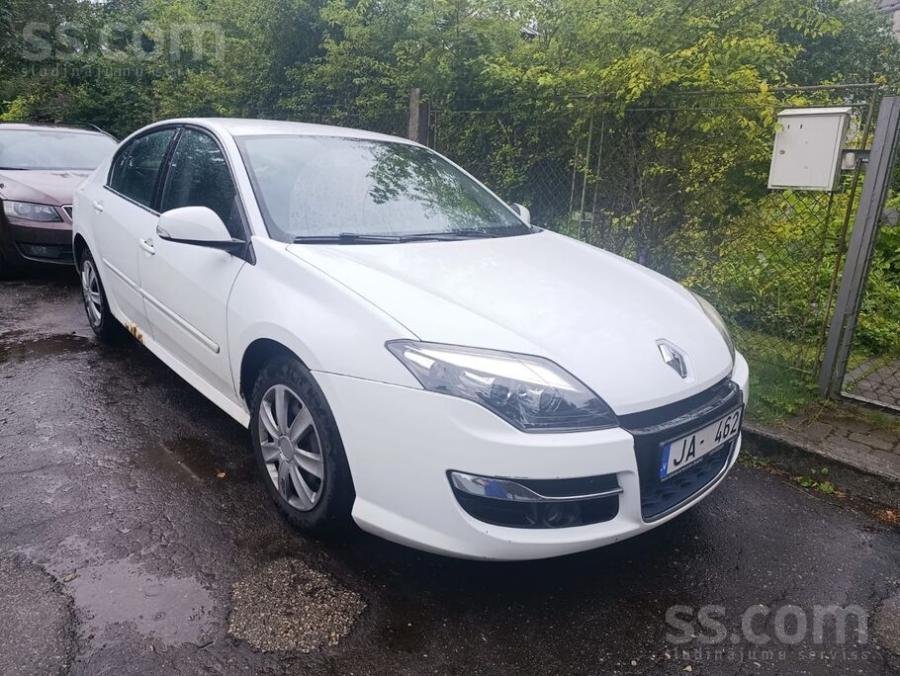White Renault Laguna 2012 in Riga, with an engine capacity of 2.00 L and mileage of 280 thousand km for 1325 €, photo 4 on AUTOMOTO.COM.LV