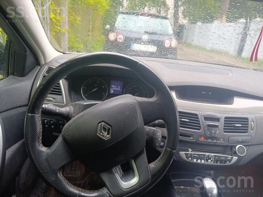 White Renault Laguna 2012 in Riga, with an engine capacity of 2.00 L and mileage of 280 thousand km for 1325 €, photo 7 on AUTOMOTO.COM.LV