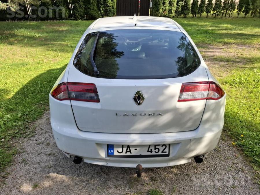 White Renault Laguna 2012 in Riga, with an engine capacity of 2.00 L and mileage of 318 thousand km for 3000 €, photo 4 on AUTOMOTO.COM.LV