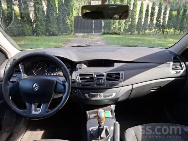 Balts Renault Laguna 2012 Rīga, ar dzinēja tilpumu 2.00 L un nobraukumu 318 tūkst. km par 3000 €, foto 5 vietnē AUTOMOTO.COM.LV