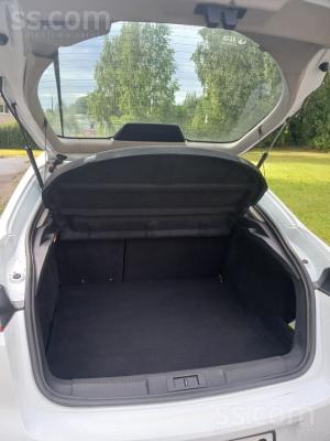 White Renault Laguna 2012 in Ogre, with an engine capacity of 2.00 L and mileage of 279 thousand km for 2800 €, photo 9 on AUTOMOTO.COM.LV