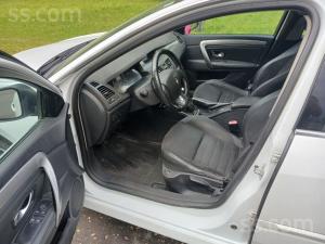 White Renault Laguna 2012 in Ogre, with an engine capacity of 2.00 L and mileage of 279 thousand km for 2800 €, photo 10 on AUTOMOTO.COM.LV