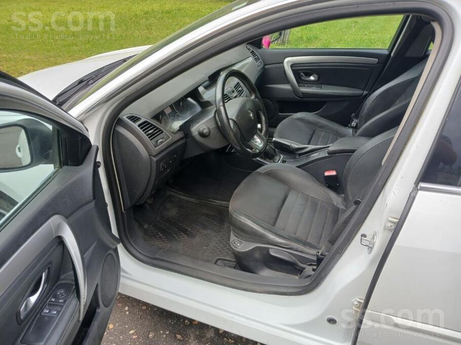 White Renault Laguna 2012 in Ogre, with an engine capacity of 2.00 L and mileage of 279 thousand km for 2800 €, photo 10 on AUTOMOTO.COM.LV
