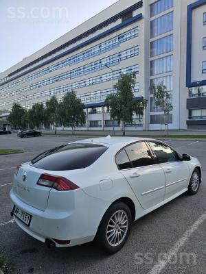 White Renault Laguna 2012 in Riga, with an engine capacity of 2.00 L and mileage of 233 thousand km for 2499 €, photo 5 on AUTOMOTO.COM.LV