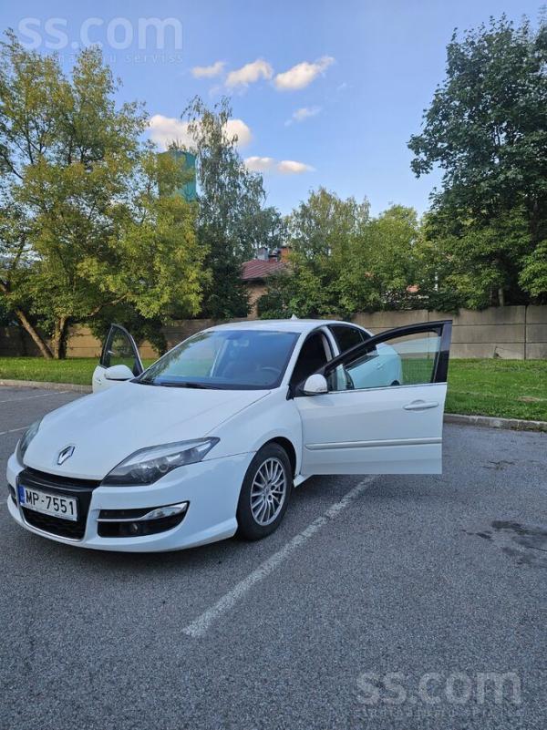 White Renault Laguna 2012 in Riga, with an engine capacity of 2.00 L and mileage of 233 thousand km for 2499 €, photo 3 on AUTOMOTO.COM.LV